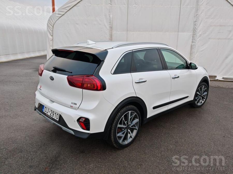 White Kia Niro 2019 in Jelgava, with an engine capacity of 1.60 L and mileage of 87 thousand km for 16900 €, photo 4 on AUTOMOTO.COM.LV