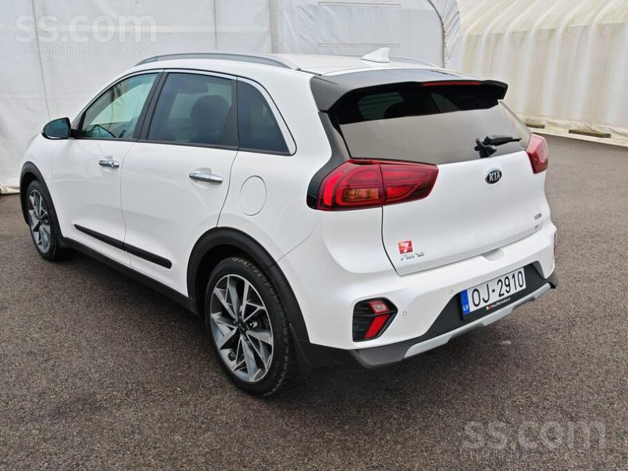 White Kia Niro 2019 in Jelgava, with an engine capacity of 1.60 L and mileage of 87 thousand km for 16900 €, photo 5 on AUTOMOTO.COM.LV