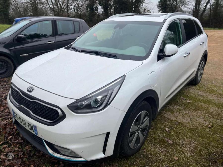 Balts Kia Niro 2019 Tauragė, ar dzinēja tilpumu 1.60 L un nobraukumu 193 tūkst. km par 9900 €, foto 1 vietnē AUTOMOTO.COM.LV