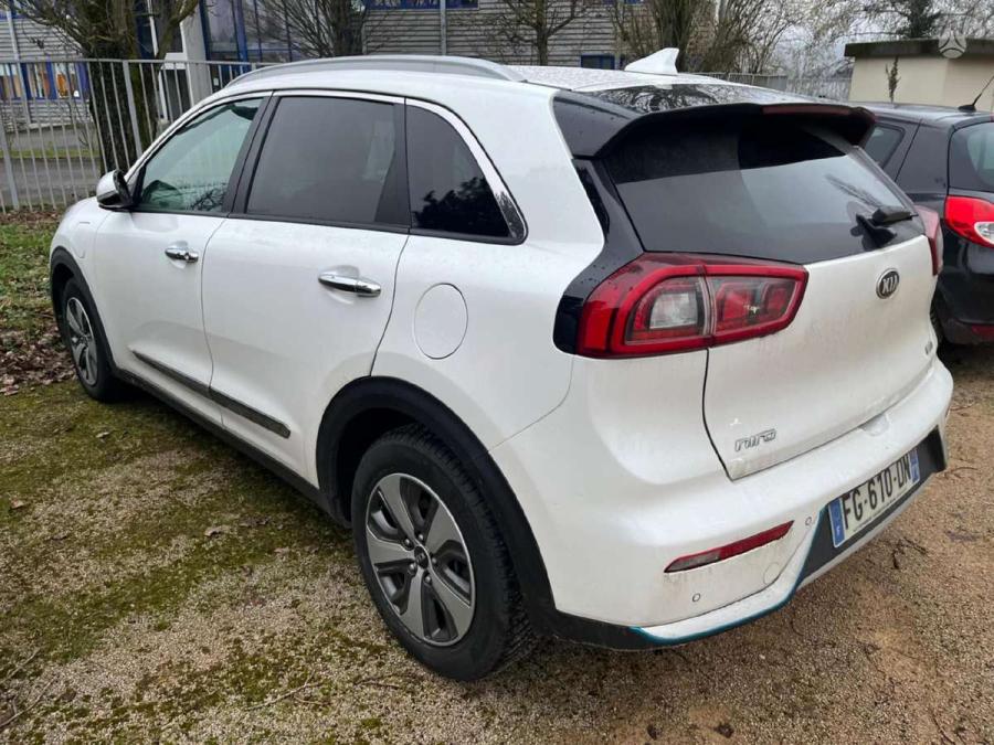 Balts Kia Niro 2019 Tauragė, ar dzinēja tilpumu 1.60 L un nobraukumu 193 tūkst. km par 9900 €, foto 2 vietnē AUTOMOTO.COM.LV
