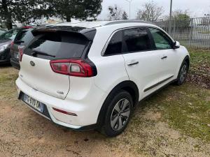 Balts Kia Niro 2019 Tauragė, ar dzinēja tilpumu 1.60 L un nobraukumu 193 tūkst. km par 9900 €, foto 3 vietnē AUTOMOTO.COM.LV