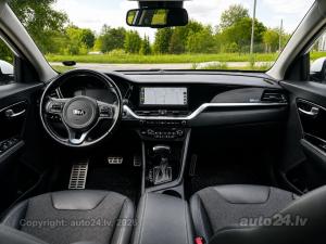 White Kia Niro 2019 in Tallinn, with an engine capacity of 1.60 L and mileage of 97 thousand km for 16900 €, photo 5 on AUTOMOTO.COM.LV