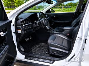 White Kia Niro 2019 in Tallinn, with an engine capacity of 1.60 L and mileage of 97 thousand km for 16900 €, photo 7 on AUTOMOTO.COM.LV