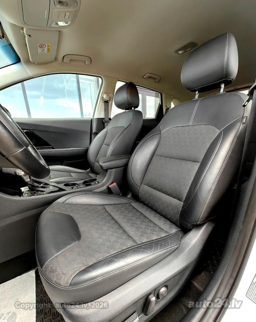 White Kia Niro 2019 in Tallinn, with an engine capacity of 1.60 L and mileage of 97 thousand km for 16900 €, photo 10 on AUTOMOTO.COM.LV
