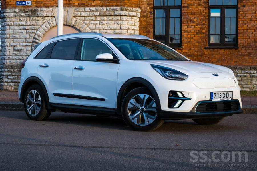 White Kia Niro 2019 in Tallinn, with an engine capacity of 1.60 L and mileage of 157 thousand km for 15900 €, photo 1 on AUTOMOTO.COM.LV