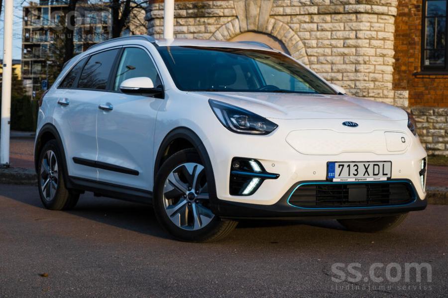 White Kia Niro 2019 in Tallinn, with an engine capacity of 1.60 L and mileage of 157 thousand km for 15900 €, photo 10 on AUTOMOTO.COM.LV