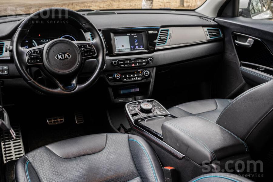 White Kia Niro 2019 in Tallinn, with an engine capacity of 1.60 L and mileage of 157 thousand km for 15900 €, photo 13 on AUTOMOTO.COM.LV