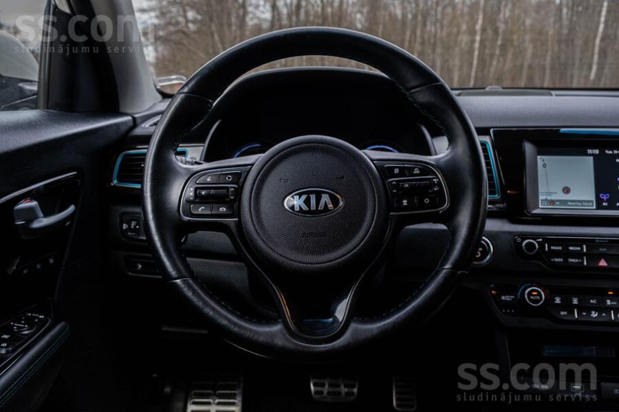 White Kia Niro 2019 in Tallinn, with an engine capacity of 1.60 L and mileage of 157 thousand km for 15900 €, photo 15 on AUTOMOTO.COM.LV