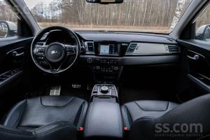 White Kia Niro 2019 in Tallinn, with an engine capacity of 1.60 L and mileage of 157 thousand km for 15900 €, photo 16 on AUTOMOTO.COM.LV