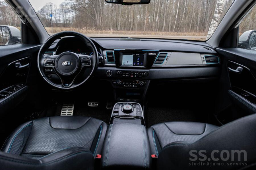 White Kia Niro 2019 in Tallinn, with an engine capacity of 1.60 L and mileage of 157 thousand km for 15900 €, photo 16 on AUTOMOTO.COM.LV