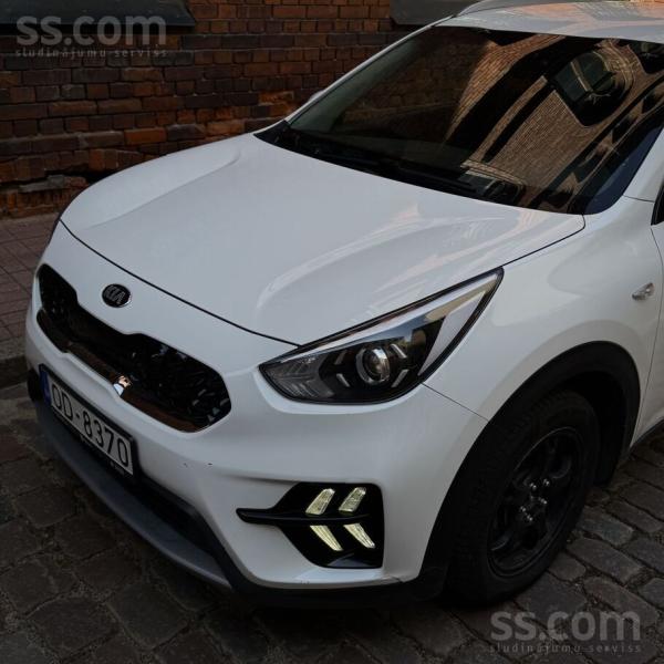 Balts Kia Niro 2019 Rīga, ar dzinēja tilpumu 1.60 L un nobraukumu 242 tūkst. km par 14199 €, foto 3 vietnē AUTOMOTO.COM.LV