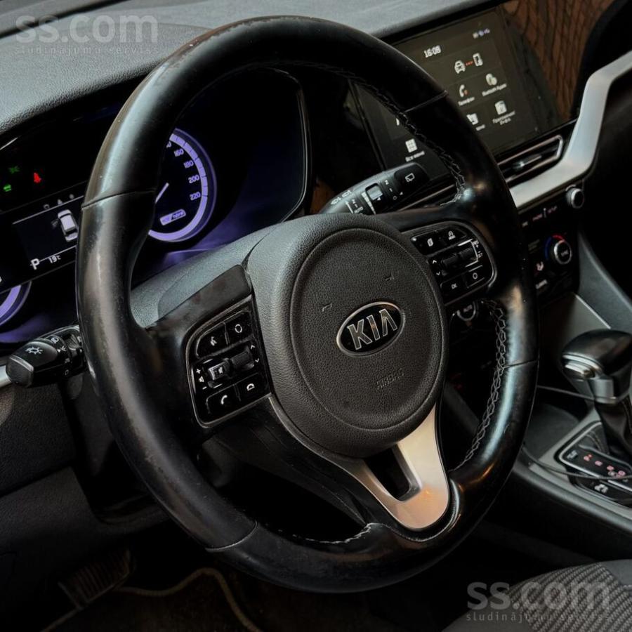 White Kia Niro 2019 in Riga, with an engine capacity of 1.60 L and mileage of 242 thousand km for 14199 €, photo 11 on AUTOMOTO.COM.LV
