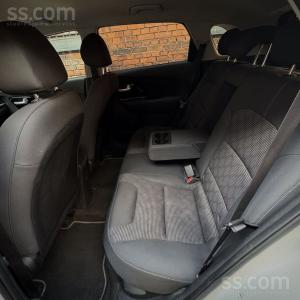 White Kia Niro 2019 in Riga, with an engine capacity of 1.60 L and mileage of 242 thousand km for 14199 €, photo 13 on AUTOMOTO.COM.LV