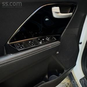 White Kia Niro 2019 in Riga, with an engine capacity of 1.60 L and mileage of 242 thousand km for 14199 €, photo 15 on AUTOMOTO.COM.LV