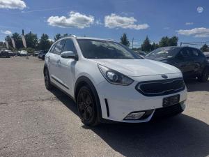 White Kia Niro 2019 in Panevezys, with an engine capacity of 1.58 L and mileage of 170 thousand km for 9900 €, photo 3 on AUTOMOTO.COM.LV