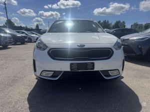 White Kia Niro 2019 in Panevezys, with an engine capacity of 1.58 L and mileage of 170 thousand km for 9900 €, photo 4 on AUTOMOTO.COM.LV