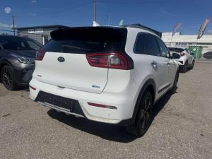 White Kia Niro 2019 in Panevezys, with an engine capacity of 1.58 L and mileage of 170 thousand km for 9900 €, photo 7 on AUTOMOTO.COM.LV