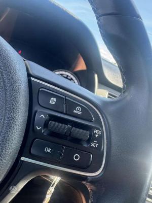White Kia Niro 2019 in Panevezys, with an engine capacity of 1.58 L and mileage of 170 thousand km for 9900 €, photo 17 on AUTOMOTO.COM.LV