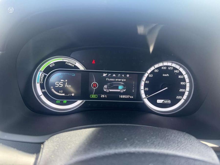 White Kia Niro 2019 in Panevezys, with an engine capacity of 1.58 L and mileage of 170 thousand km for 9900 €, photo 19 on AUTOMOTO.COM.LV