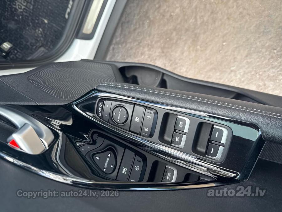Белый Киа Niro 2019 в Рига, объемом двигателя 1.60 л и пробегом 99 тыс. км за 15800 €, фото 14 на AUTOMOTO.COM.LV