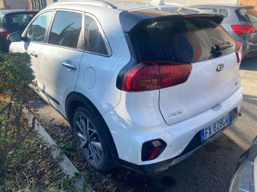 Balts Kia Niro 2020 Panevēža, ar dzinēja tilpumu 1.60 L un nobraukumu 340 tūkst. km par 9600 €, foto 4 vietnē AUTOMOTO.COM.LV
