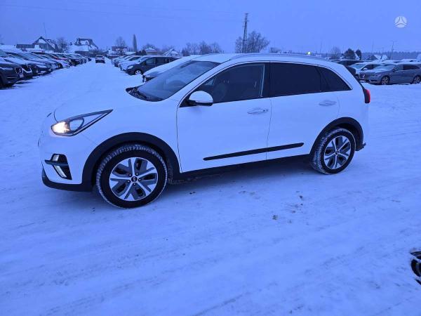 White Kia Niro 2020 in Taurage, with an engine capacity of 0.00 L and mileage of 164 thousand km for 11200 €, photo 3 on AUTOMOTO.COM.LV