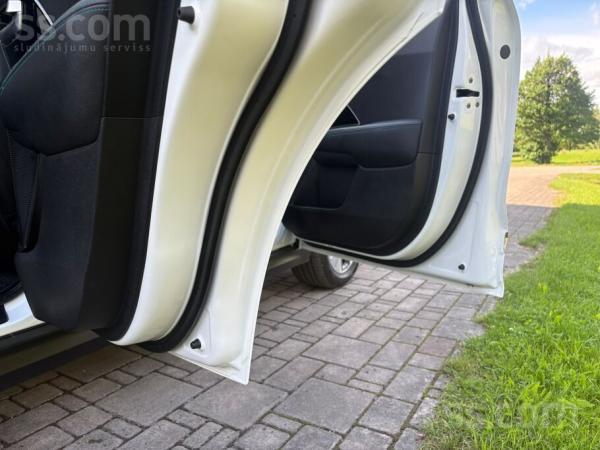 White Kia Niro 2020 in Jelgava, with an engine capacity of 1.60 L and mileage of 135 thousand km for 17500 €, photo 10 on AUTOMOTO.COM.LV