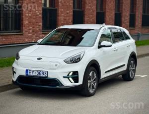 White Kia Niro 2021 in Riga, with an engine capacity of 1.60 L and mileage of 50 thousand km for 14900 €, photo 2 on AUTOMOTO.COM.LV
