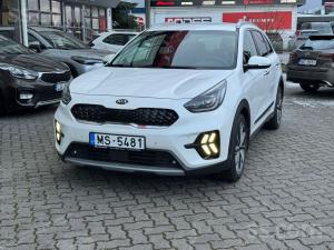 White Kia Niro 2021 in Riga, with an engine capacity of 1.60 L and mileage of 121 thousand km for 16850 €, photo 2 on AUTOMOTO.COM.LV