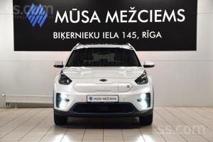 Белый Киа Niro 2021 в Рига, объемом двигателя 0.00 л и пробегом 44 тыс. км за 21990 €, фото 3 на AUTOMOTO.COM.LV