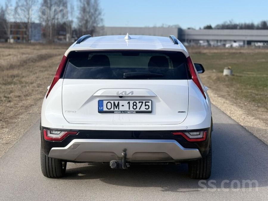 White Kia Niro 2022 in Riga, with an engine capacity of 1.60 L and mileage of 47 thousand km for 21900 €, photo 7 on AUTOMOTO.COM.LV