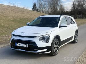 Белый Киа Niro 2022 в Рига, объемом двигателя 1.60 л и пробегом 47 тыс. км за 21900 €, фото  на AUTOMOTO.COM.LV