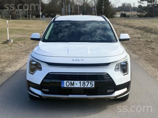 Белый Киа Niro 2022 в Рига, объемом двигателя 1.60 л и пробегом 47 тыс. км за 21900 €, фото 2 на AUTOMOTO.COM.LV