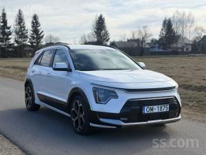 Белый Киа Niro 2022 в Рига, объемом двигателя 1.60 л и пробегом 47 тыс. км за 21900 €, фото 4 на AUTOMOTO.COM.LV