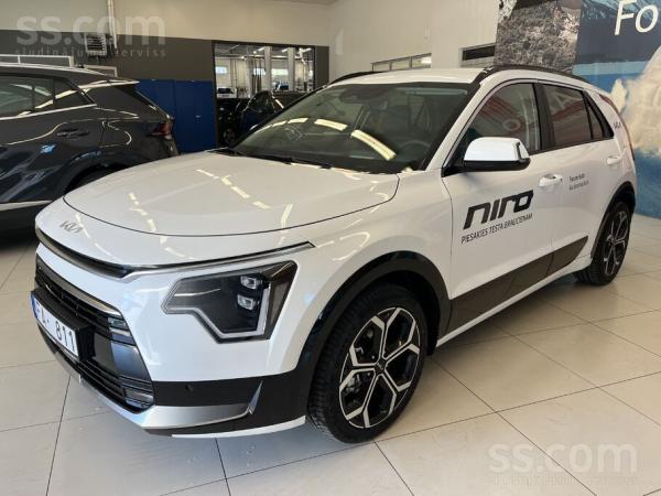 Balts Kia Niro 2025 Rīga, ar dzinēja tilpumu 1.60 L un nobraukumu 14 tūkst. km par 30900 €, foto 2 vietnē AUTOMOTO.COM.LV