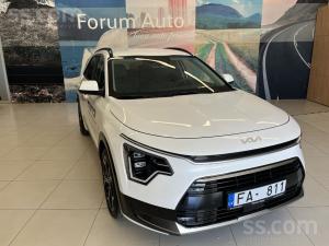 Белый Киа Niro 2025 в Рига, объемом двигателя 1.60 л и пробегом 14 тыс. км за 29900 €, фото  на AUTOMOTO.COM.LV