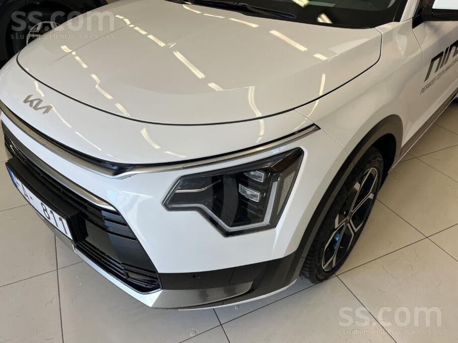 Белый Киа Niro 2025 в Рига, объемом двигателя 1.60 л и пробегом 14 тыс. км за 29900 €, фото 7 на AUTOMOTO.COM.LV