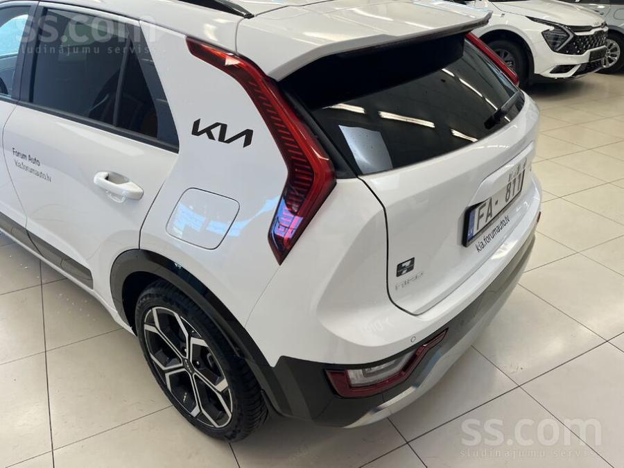 Balts Kia Niro 2025 Rīga, ar dzinēja tilpumu 1.60 L un nobraukumu 14 tūkst. km par 29900 €, foto 8 vietnē AUTOMOTO.COM.LV