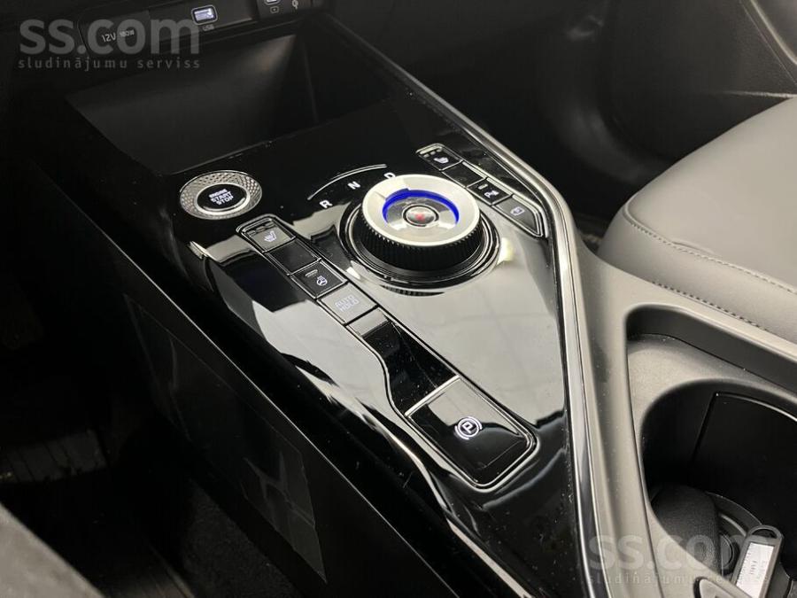 Balts Kia Niro 2025 Rīga, ar dzinēja tilpumu 1.60 L un nobraukumu 14 tūkst. km par 29900 €, foto 17 vietnē AUTOMOTO.COM.LV