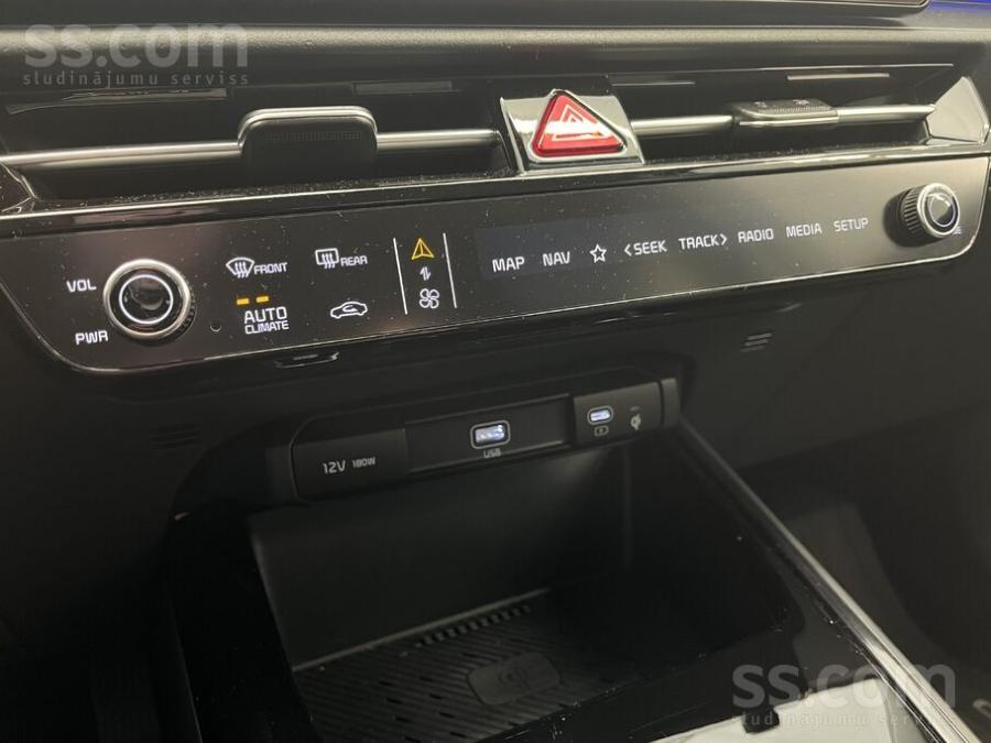 Balts Kia Niro 2025 Rīga, ar dzinēja tilpumu 1.60 L un nobraukumu 14 tūkst. km par 29900 €, foto 21 vietnē AUTOMOTO.COM.LV