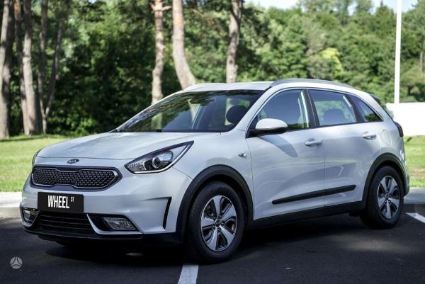 White Kia Niro 2018 in Vilnius, with an engine capacity of 1.58 L and mileage of 178 thousand km for 10800 €, photo 7 on AUTOMOTO.COM.LV