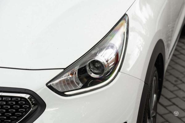 Белый Киа Niro 2018 в Вильнюс, объемом двигателя 1.60 л и пробегом 134 тыс. км за 11900 €, фото 10 на AUTOMOTO.COM.LV
