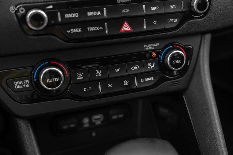 Белый Киа Niro 2018 в Вильнюс, объемом двигателя 1.60 л и пробегом 134 тыс. км за 11900 €, фото 22 на AUTOMOTO.COM.LV