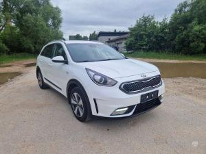 White Kia Niro 2019 in Panevezys, with an engine capacity of 1.60 L and mileage of 285 thousand km for 8590 €, photo  on AUTOMOTO.COM.LV