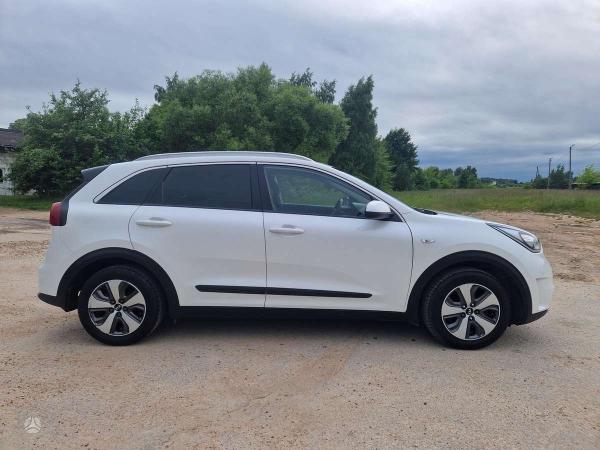 Balts Kia Niro 2019 Panevēža, ar dzinēja tilpumu 1.60 L un nobraukumu 285 tūkst. km par 8590 €, foto 3 vietnē AUTOMOTO.COM.LV
