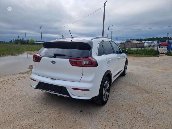 Balts Kia Niro 2019 Panevēža, ar dzinēja tilpumu 1.60 L un nobraukumu 285 tūkst. km par 8590 €, foto 4 vietnē AUTOMOTO.COM.LV