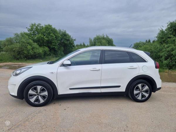 Balts Kia Niro 2019 Panevēža, ar dzinēja tilpumu 1.60 L un nobraukumu 285 tūkst. km par 8590 €, foto 9 vietnē AUTOMOTO.COM.LV