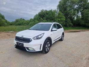 White Kia Niro 2019 in Panevezys, with an engine capacity of 1.60 L and mileage of 285 thousand km for 8590 €, photo 12 on AUTOMOTO.COM.LV