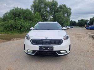 White Kia Niro 2019 in Panevezys, with an engine capacity of 1.60 L and mileage of 285 thousand km for 8590 €, photo 13 on AUTOMOTO.COM.LV