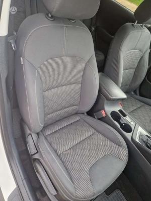 White Kia Niro 2019 in Panevezys, with an engine capacity of 1.60 L and mileage of 285 thousand km for 8590 €, photo 15 on AUTOMOTO.COM.LV